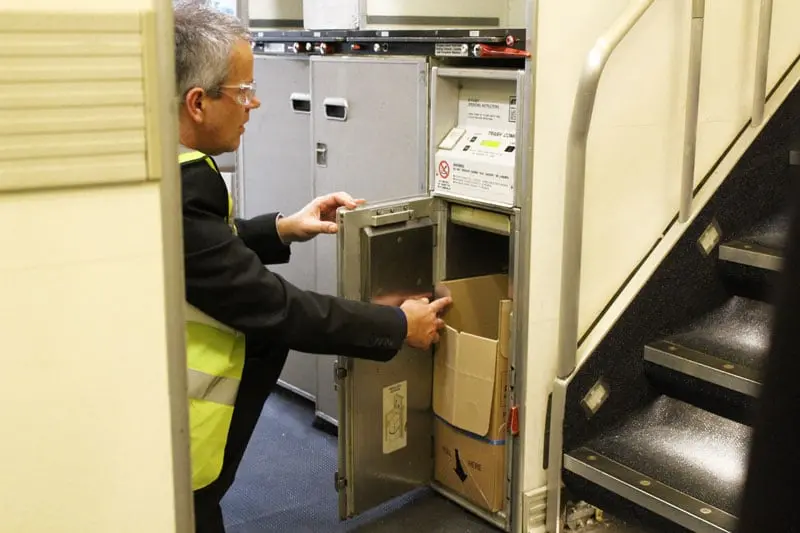 Trash compactor for airline industry - Solidus